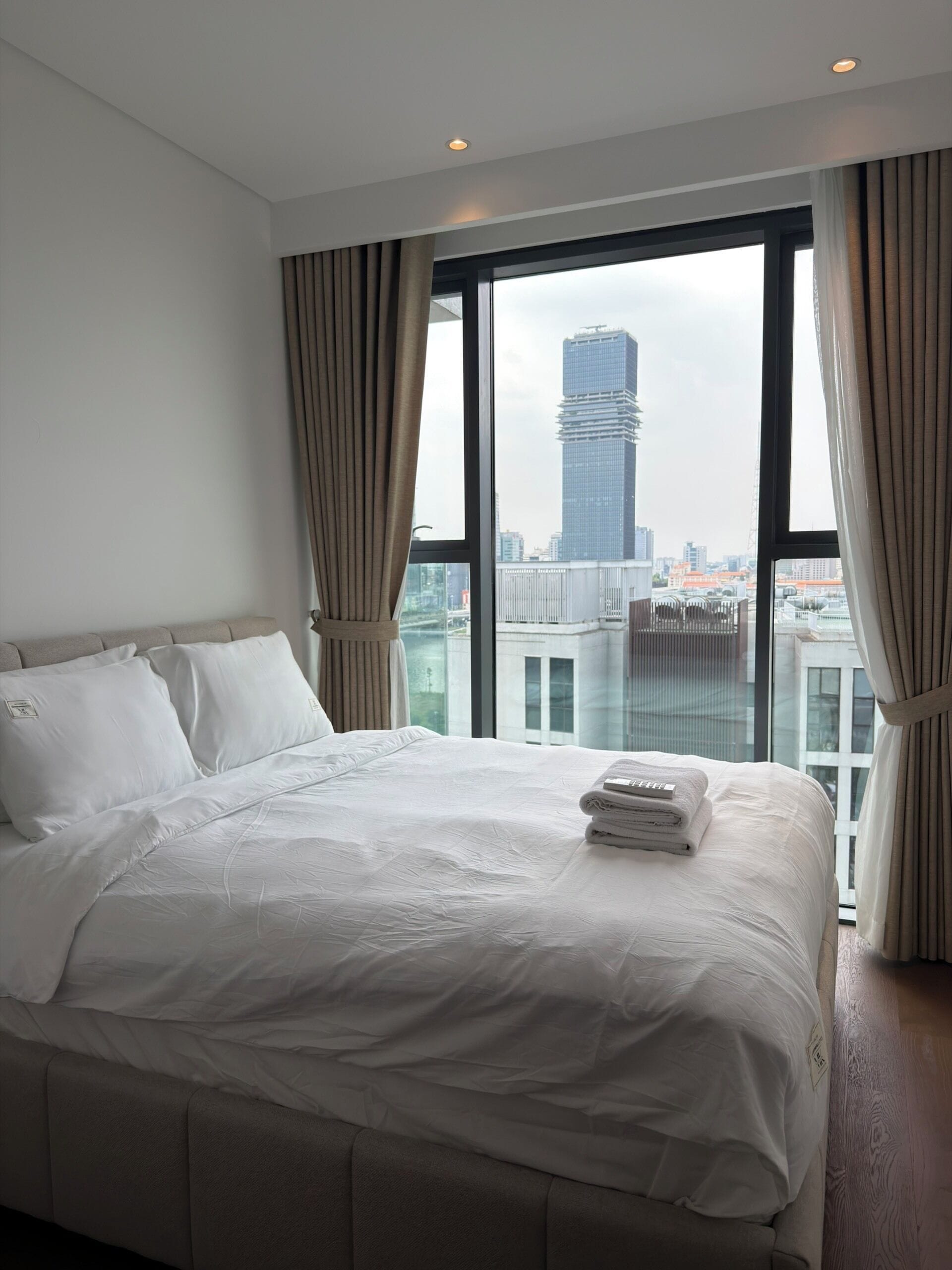 Apartamento Superior, 3 quartos, Vista para a cidade | Roupa de alta qualidade, camas de colchão pillowtop 