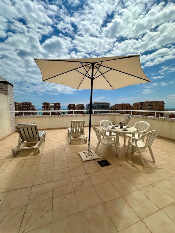 Apartamento, 2 quartos, fumadores, terraço | Refeições ao ar livre