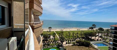 Apartamento, 2 quartos, varanda, Vista para a cidade | Piscina | Piscina exterior