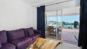 Apartamento, 2 quartos, Vista para a cidade | Sala