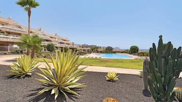 Apartamento, 2 quartos, Vista para a cidade | Terrenos do alojamento