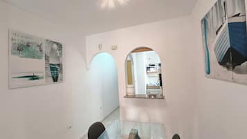 Apartamento, 2 quartos, fumadores, varanda | Sala de jantar