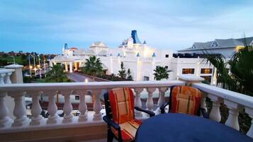 Apartamento, 1 quarto, varanda, vista para o jardim | Terrenos do alojamento