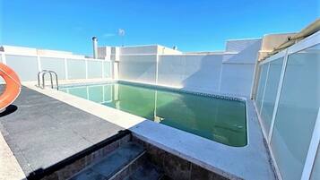 Apartamento, 2 quartos, sacada | Fachada