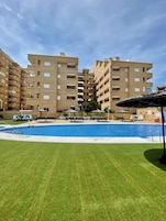 Apartamento, 2 quartos, sacada | Piscina | Piscina externa