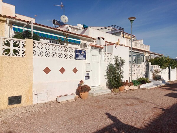 Charming House With Nature - Torrevieja