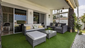 Chalé, 3 quartos, terraço, vista para o jardim | Terraço/pátio interior