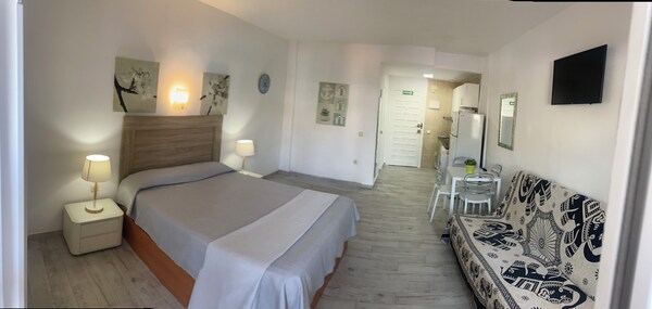 Sunny Apartment At Benal Beach Resort 4 Pools, Water Slides & Steps From Beach - Benalmádena