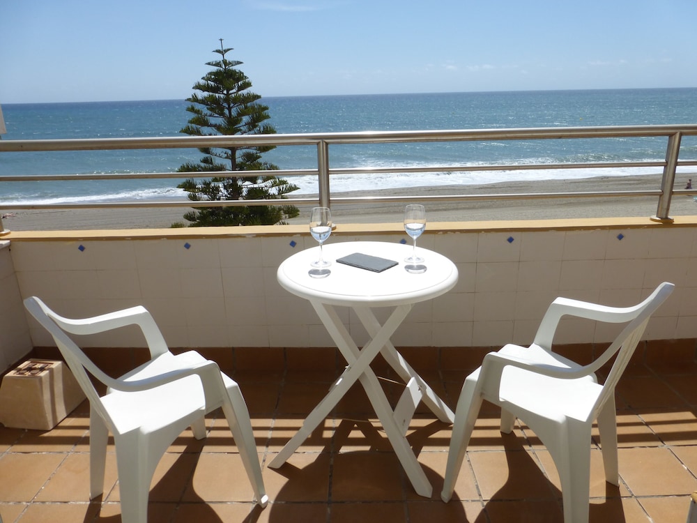 1 Bedroom Penthouse On Front Line Of The Beach - Roquetas de Mar