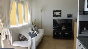 Apartamento, 1 quarto, terraço, vista para o oceano | Área de estar