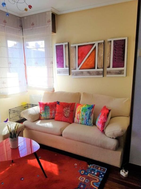 Dormitório compartilhado, 1 quarto, acessível, sacada | Área de estar