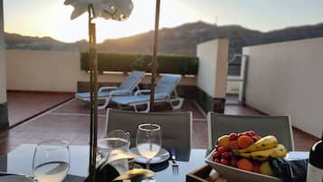 Apartamento, 2 quartos, fumadores, varanda | Terraço/pátio interior