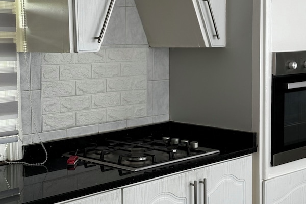 Apartamento Familiar, 2 quartos, casa de banho privativa, vista para o jardim | Cozinha privada | Um forno, uma placa de cozinha, uma torradeira, liquidificador