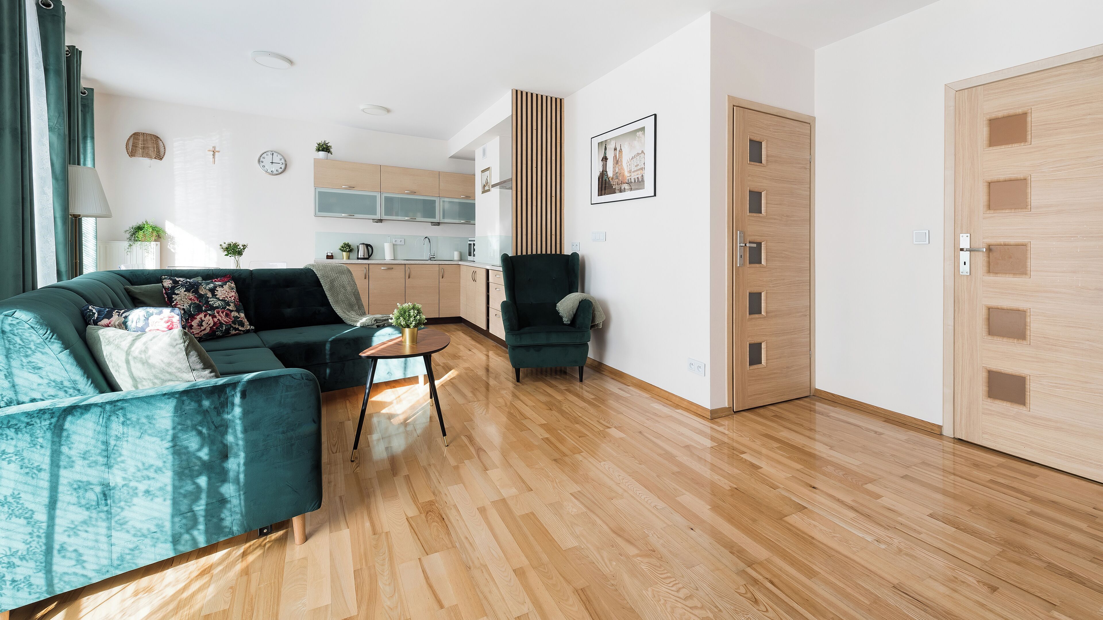 Apartament (233) | Área de estar | TV de tela plana