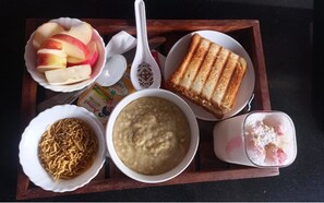 Pequeno-almoço preparado no momento diário (200 INR por pessoa) 