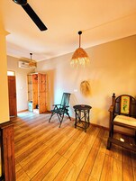 Quarto Duplo ou Twin Comfort, varanda, vista para a piscina | Wi-fi grátis 