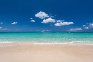 Vista para praia/oceano