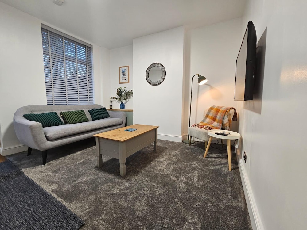 Newly Renovated 2 Bed With Garden & Parking - Ipswich