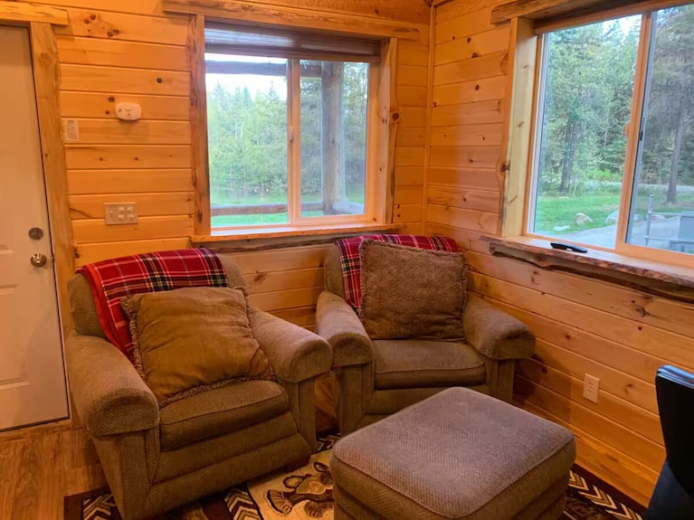 #22 Tranquil Pines Horse Friendly Tiny House - Mystic Lake, Washington