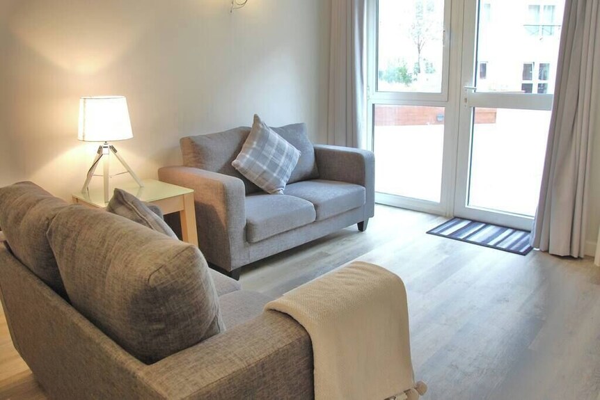 Parking, Wi-fi, Weekly Housekeeping - 德比