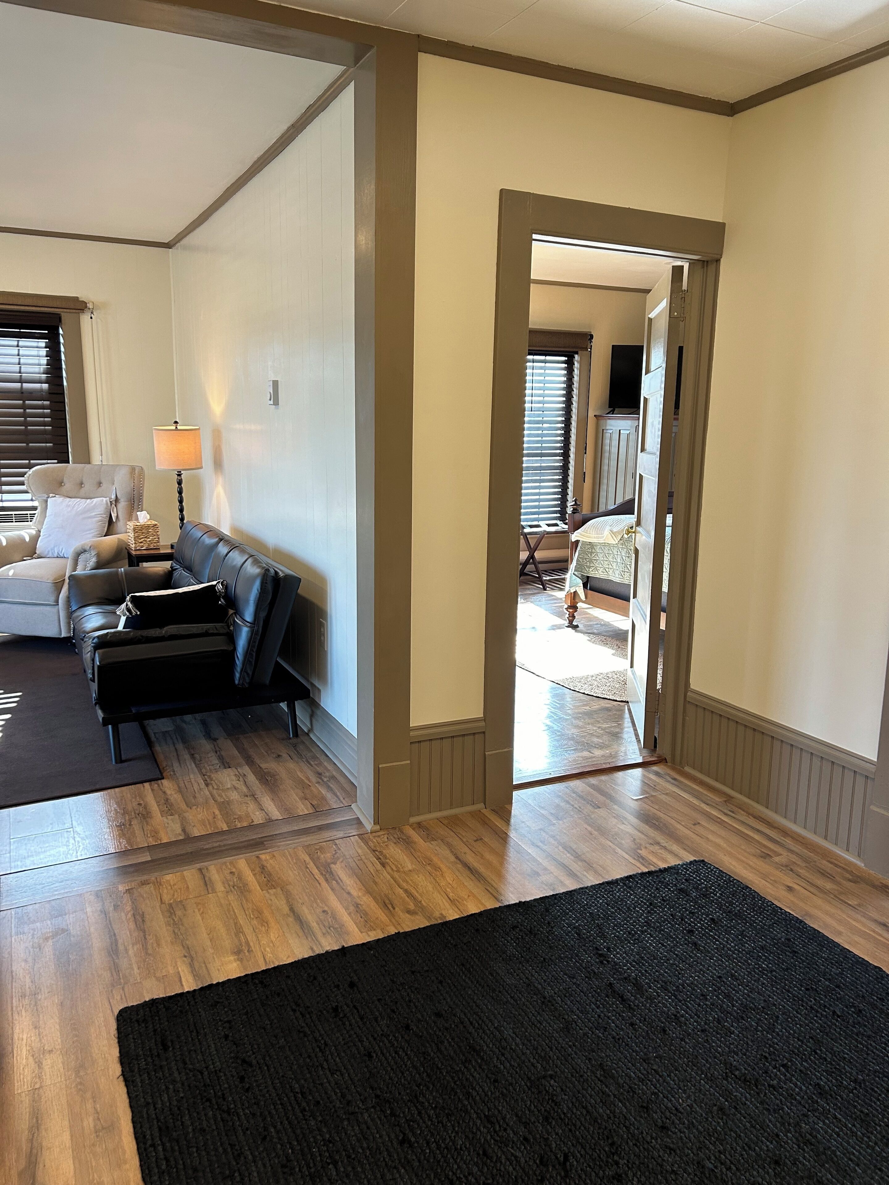 Elegantly Restored Historical 2-bedroom Stay Near Psu - Pennsylvania