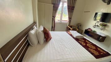 Quarto Standard, vista para o jardim | Ferro/tábua de engomar, Wi-fi grátis