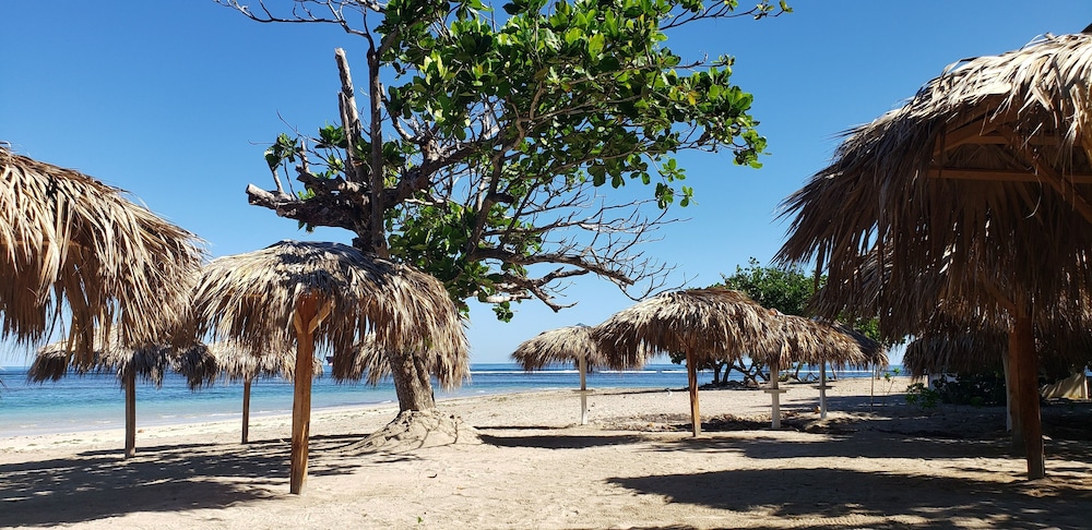 Costambar Beachside Apartment With Pool - Puerto Plata