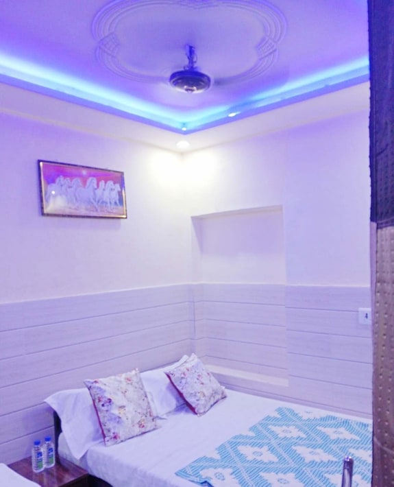 It Near To Tajmahal Which Is Charming 2-bedroom Villa In Beautiful Agra - Agra