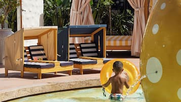 4 piscinas exteriores, da(s) 8:00 à(s) 19:00, toldos gratuitos