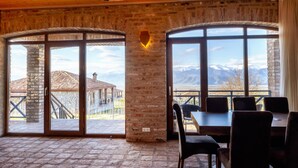 Villa Superior, vista para a montanha | Sala de estar