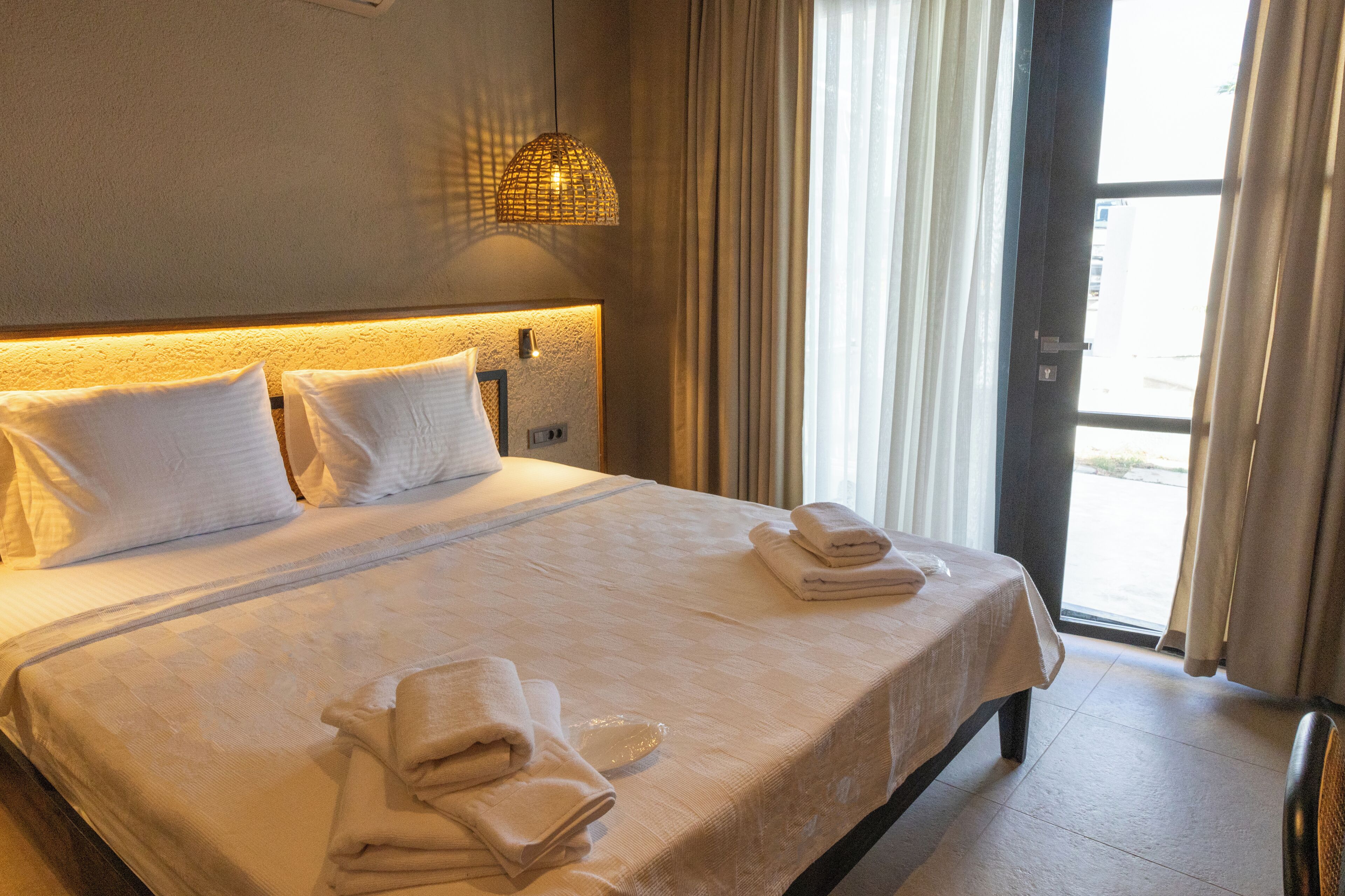 Quarto luxo, vista para o jardim | Roupas de cama de algodão egípcio, roupas de cama premium, frigobar