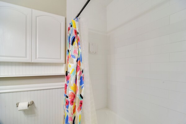 4 Mi To Dtwn: Pet-friendly Tampa Retreat - Tampa, FL