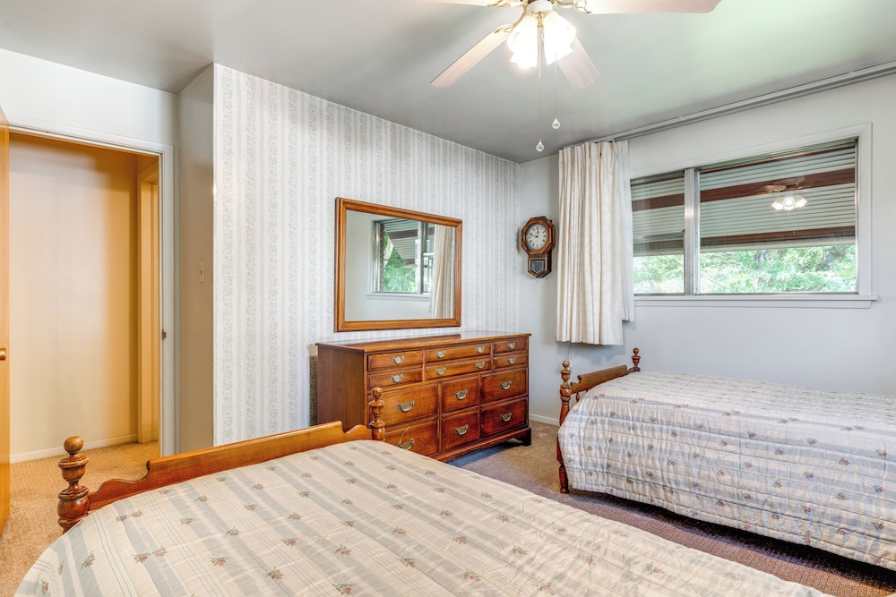 27 Mi To Zion: Home W/ Backyard In Cedar City! - Cedar City, UT