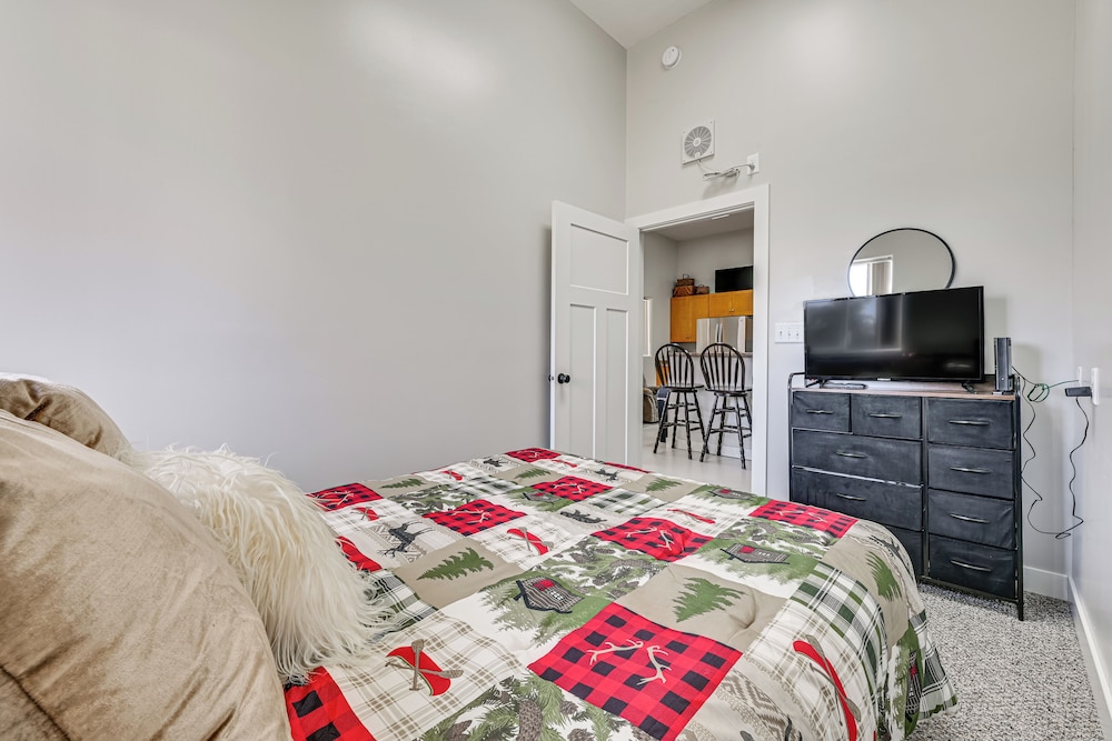 Charming Iowa Home: 1 Mi To Golf - Iowa