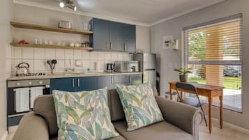 Apartamento Comfort, pátio, vista para o jardim | Sala de estar