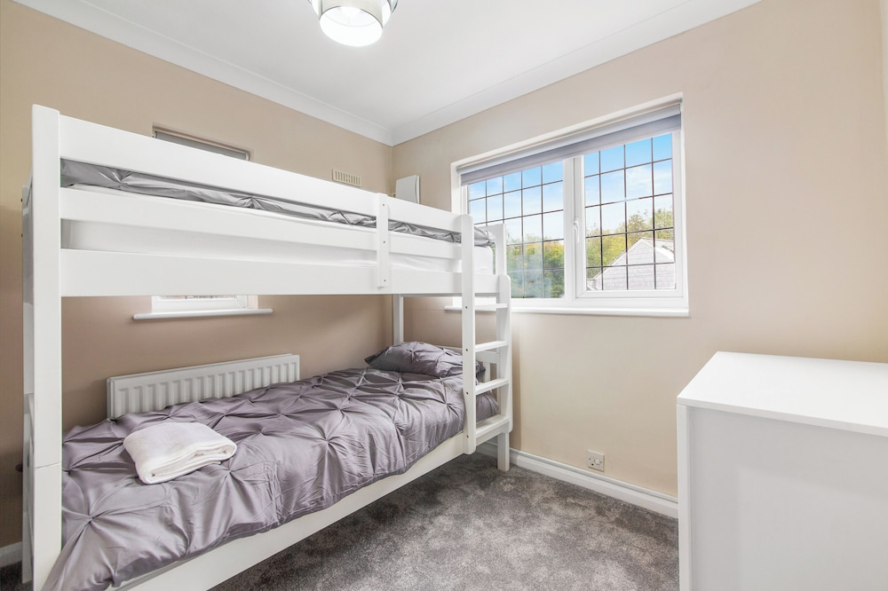 Modern Serenity in Langley Vale - Epsom | Vrbo