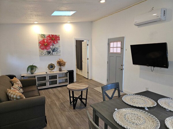 Charming 2-bedroom House With Ac, Wifi In Orem! All Anemities Within 1\/2 Mile!! - Provo, UT