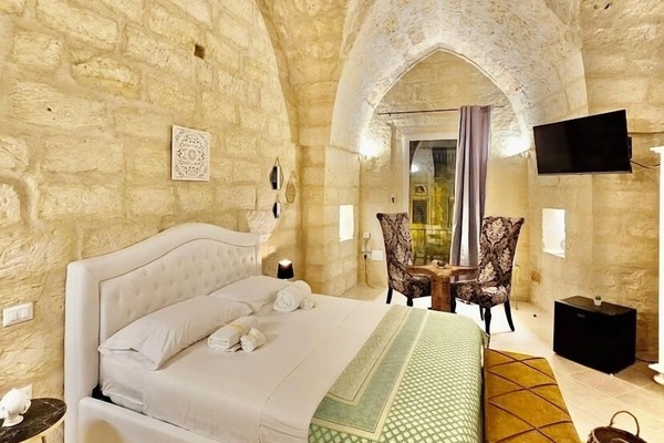 Suíte estúdio luxo, 1 cama Queen, sacada, vista para a cidade | Individualmente decorados, individualmente mobiliados