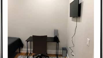 Quarto clássico | 1 quarto, escrivaninha, espaço de trabalho para notebook