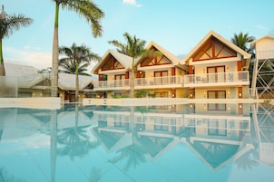 2 piscinas exteriores