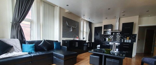 Contractor Bookers At Infinity Apartments - Liverpool