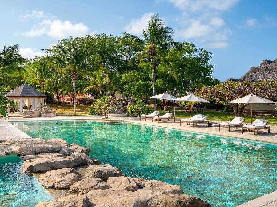4 piscinas exteriores
