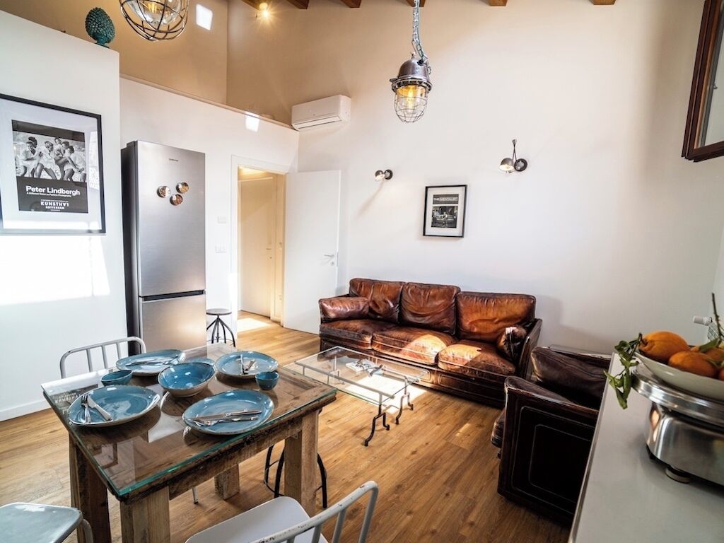 Apartamento, vista para a cidade | Sala de jantar