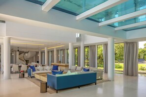 Smart TV de 60 de polegadas com canais digitais, Netflix, matraquilhos 