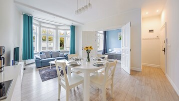 Apartamento (2B) | Sala de estar | TV de ecrã plano