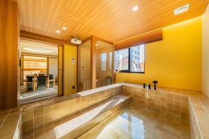 NANOHANA | Banheira de hidromassagem particular