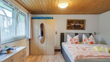 Apartamento clássico, 1 quarto | 1 quarto, individualmente mobiliados, roupa de cama