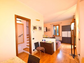 Apartamento clássico, 3 quartos | Sala de estar