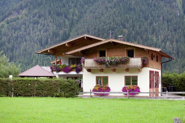 Alluring Apartment With Swimming Pool In Waidring Tyrol - Waidring