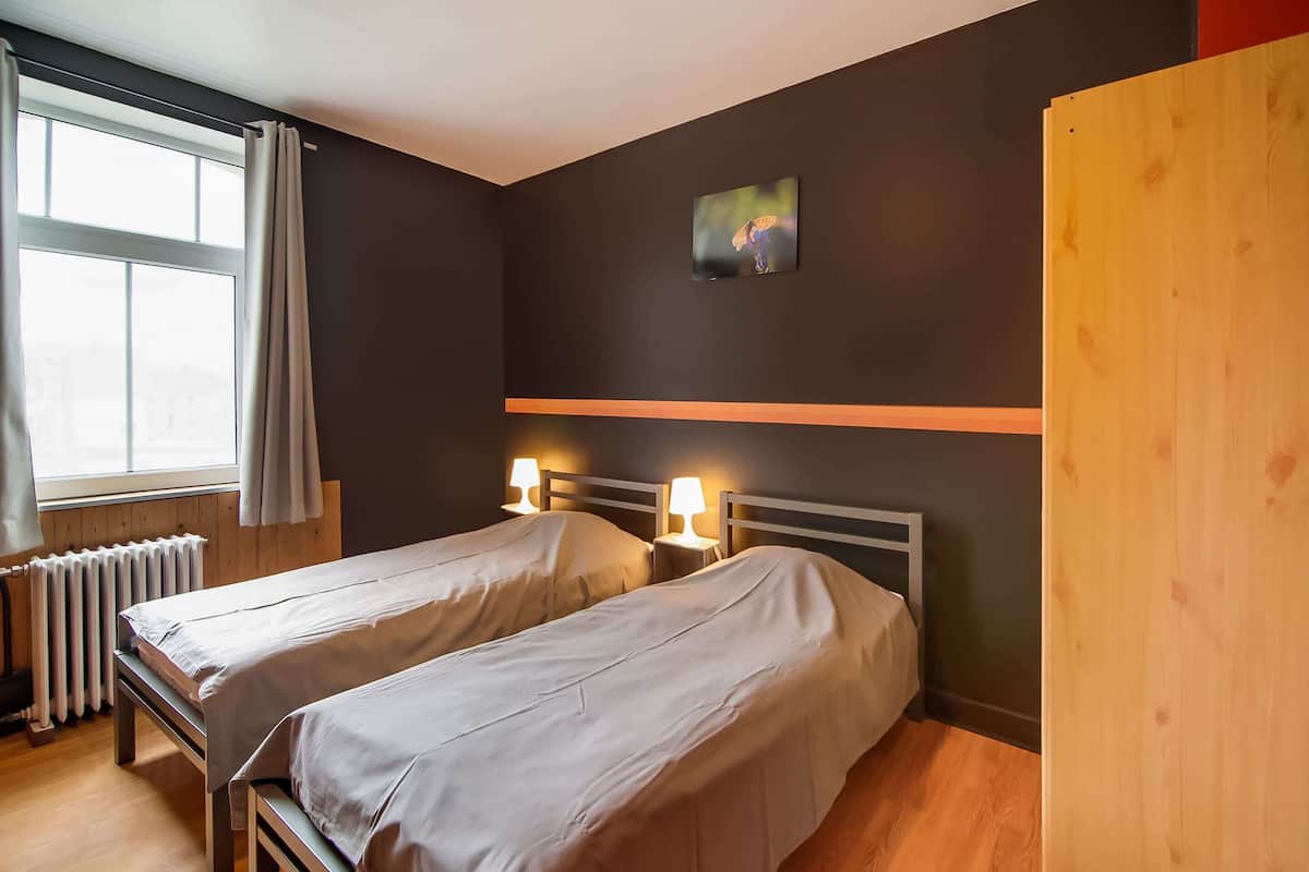 Casa conforto, vários quartos | 11 quartos, individualmente mobiliados, ferros/tábuas de passar roupa